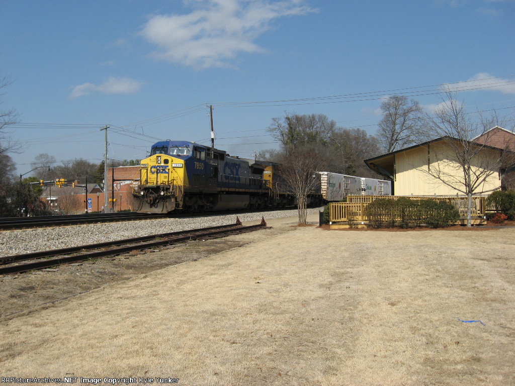 SB intermodal train Q141
